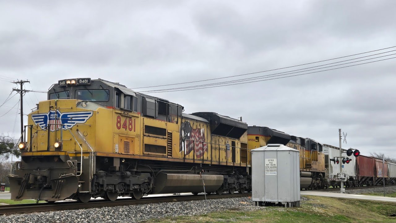 Union Pacific 8481 leads Local Law 51 south through Hutto Texas - YouTube
