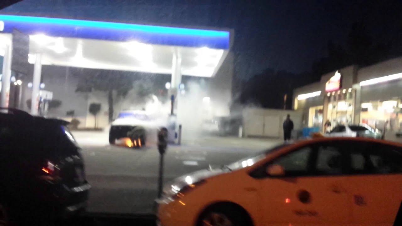 Crazy Fire At Gas Station In San Francisco - YouTube