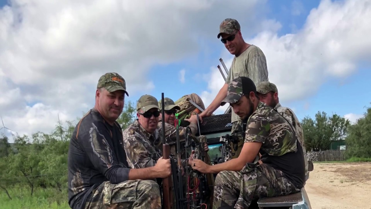 Archery Hog Hunting Texas - Dos Plumas Ranch - YouTube