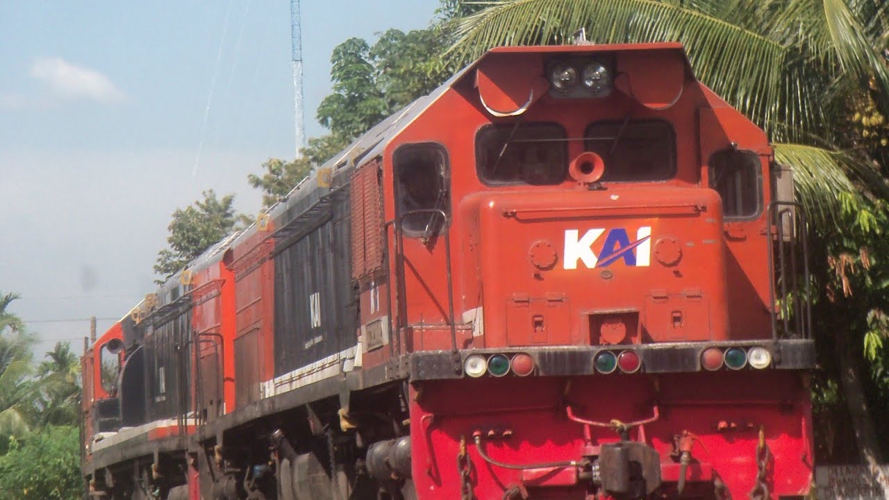 melihat kereta api luar biasa cc 202 kirim rangkaian babaranjang ...