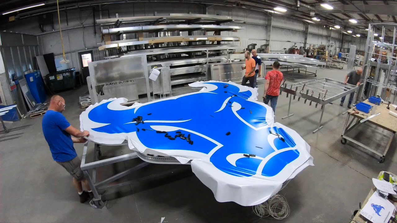 How it's made: Stretch it out with flex face signs. - YouTube