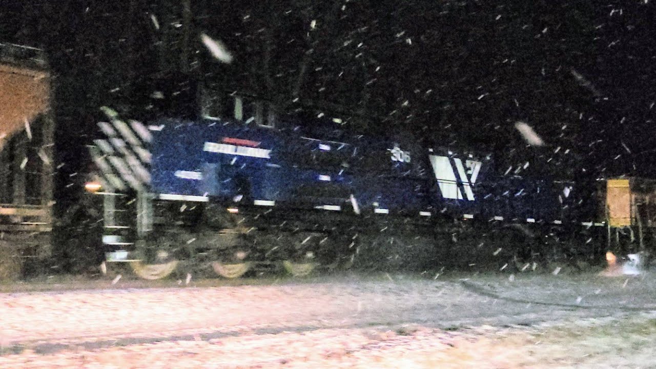 In The Snow – CSX Grain G107 – BNSF ES44C4 #7127, MRL SD70ACe #4306 ...