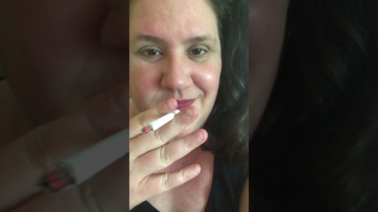 Smoking Misty Menthol Green Slim - YouTube