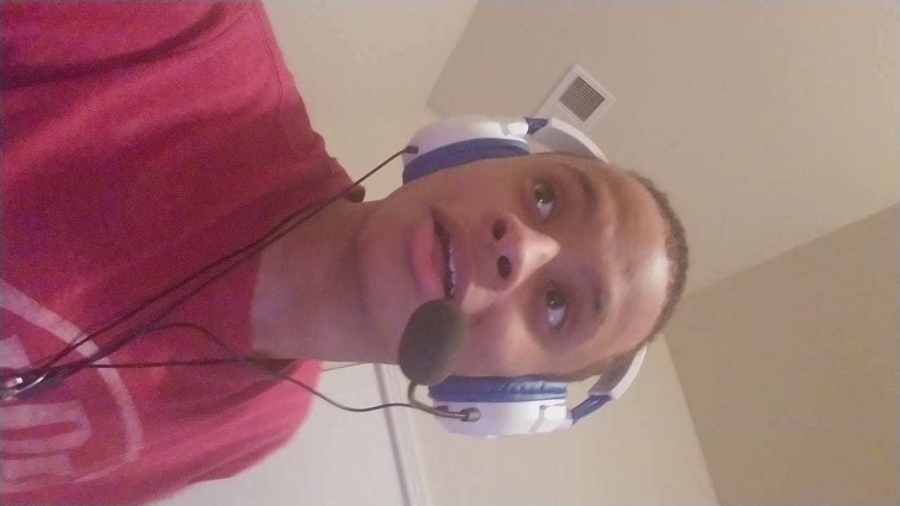 When you accidentally unplug your mic - YouTube