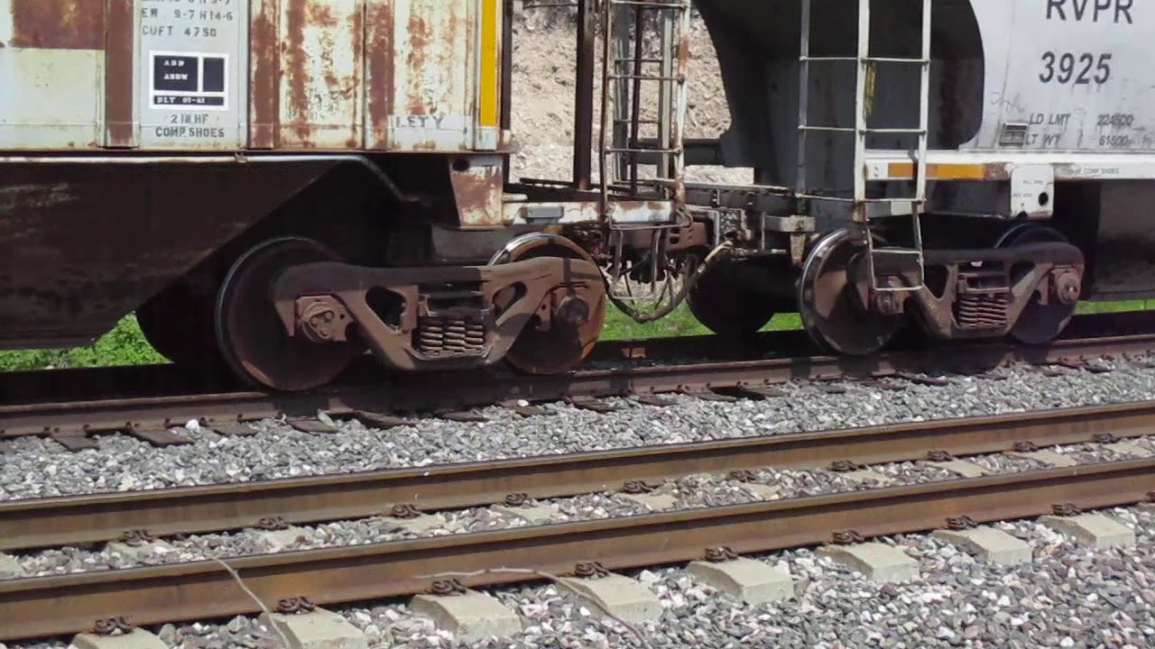 Zapatas Pegadas En Un Tren!! Ruedas Deslizándose Sobre el Riel - YouTube