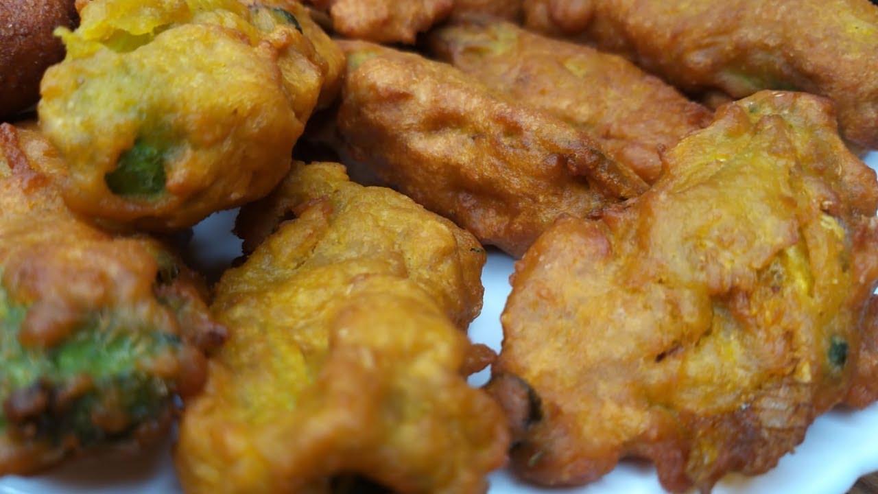 ভিন্ন স্বাদের কুমড়ো ফুলের বড়া বা পকোড়া র রেসিপি | Mou Kotha's ...