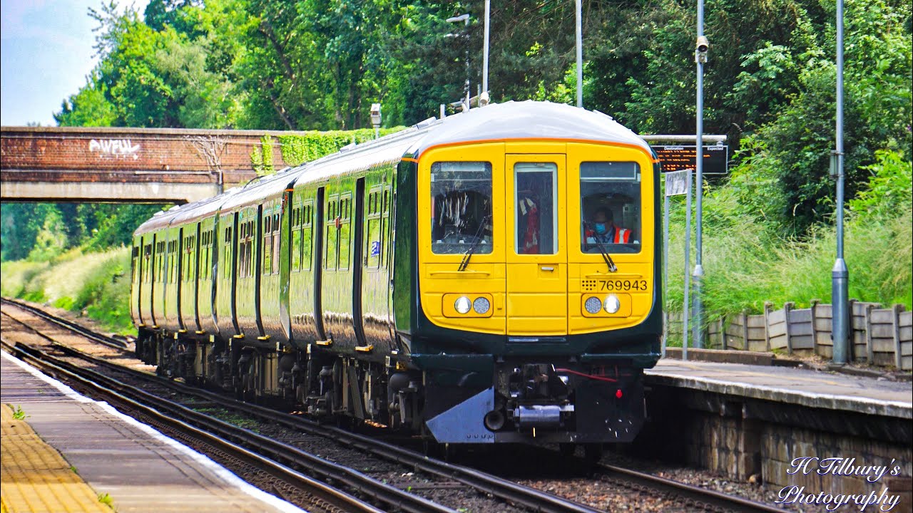 Class 769: GWR 769943 Speeds Through Winnersh On Test With A Two Tone ...
