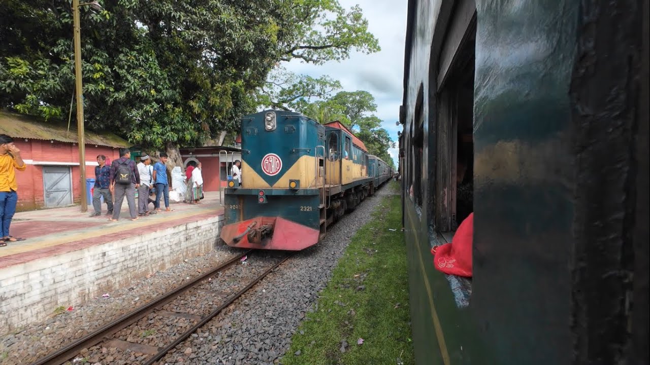 Bogura Commuter entering Bamondanga Railway Station | Train's of BD ...