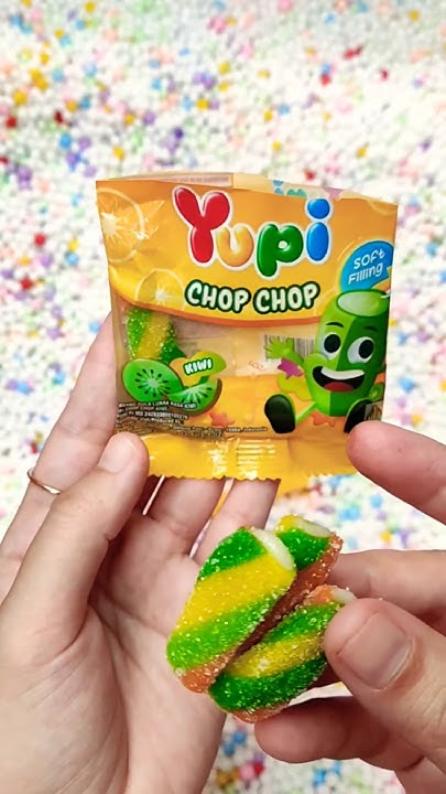 Mencari dan menemukan jajanan permen Yupi didalam bola warna-warni #jajanan #huntingjajanan # ...