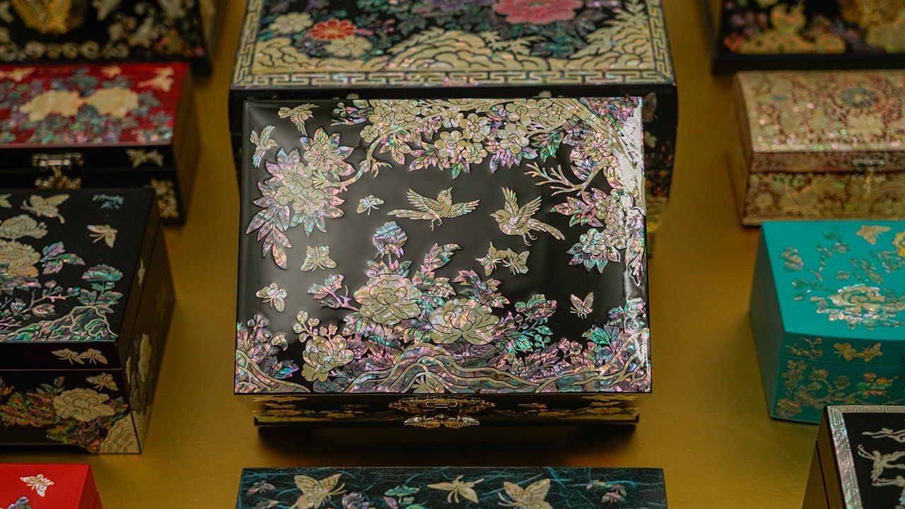 Korean Elegance: A Closer Look at a Traditional Iridescent Jewelry Box ...
