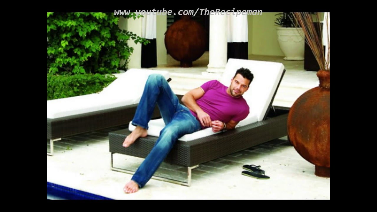 [HD] Ricky Martin feet & soles Pt.2 - YouTube