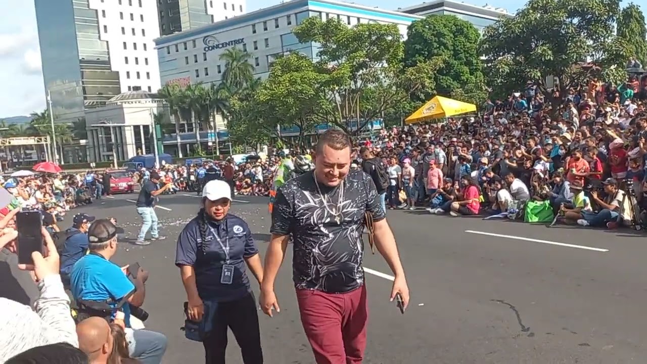 carcocha en el Salvador - YouTube
