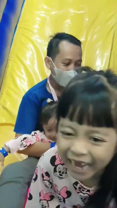 Azkia Khaira lagi main di playground sm Abi - YouTube