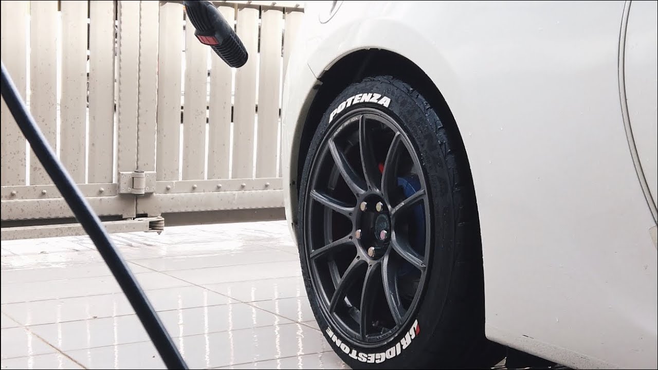 GT86 gets a wash - YouTube