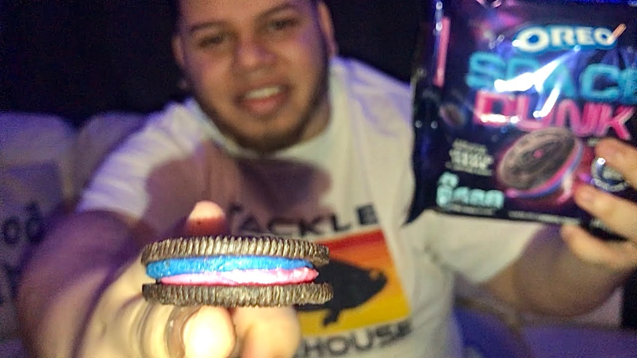 Trying The NEW Oreo Space Dunk Cookies (LOFI ASMR) - YouTube