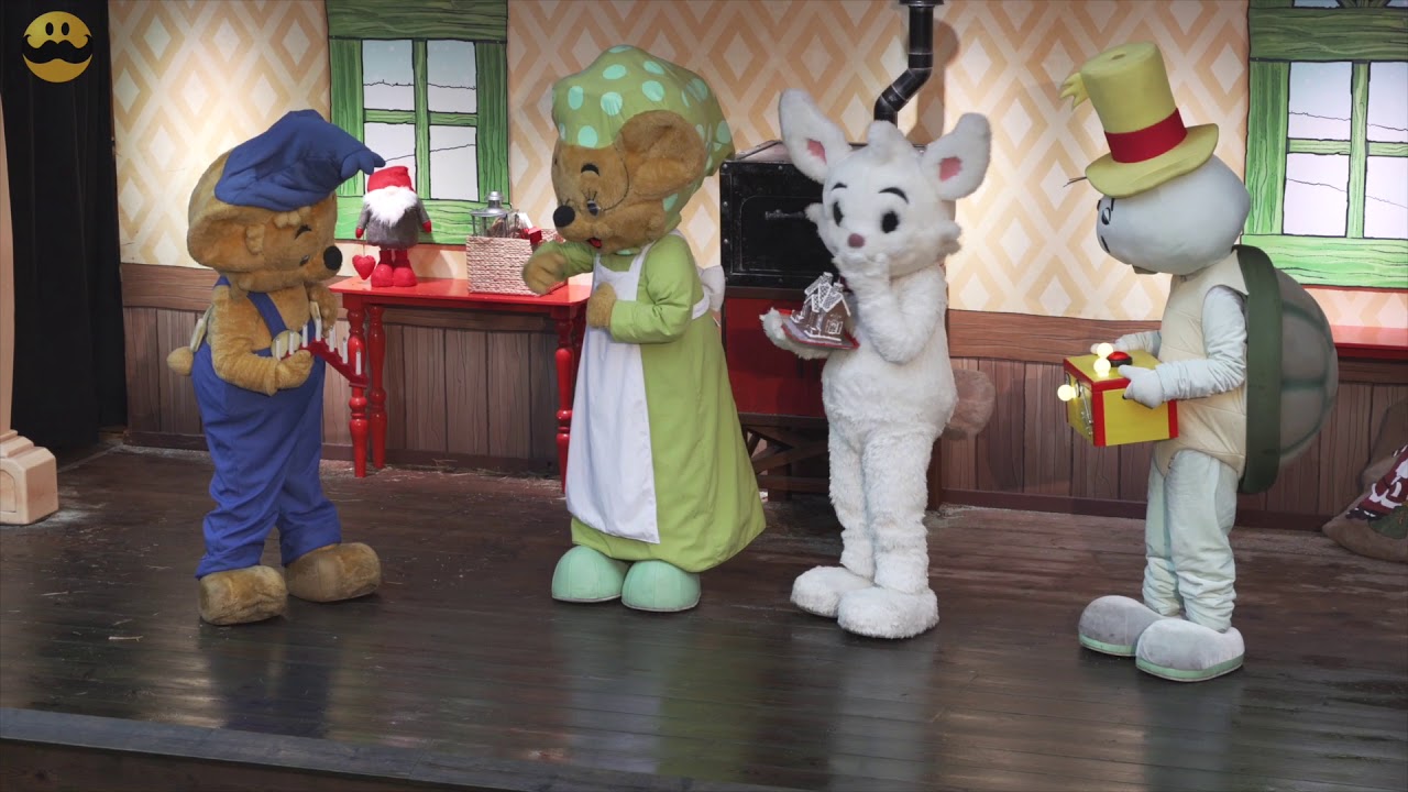 Bamse | Julen då alla glömde Vargen | Sagojul på Kolmården - YouTube