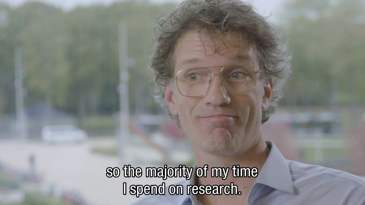 Meet Erasmus School of Economics' professor Robert Dur - YouTube