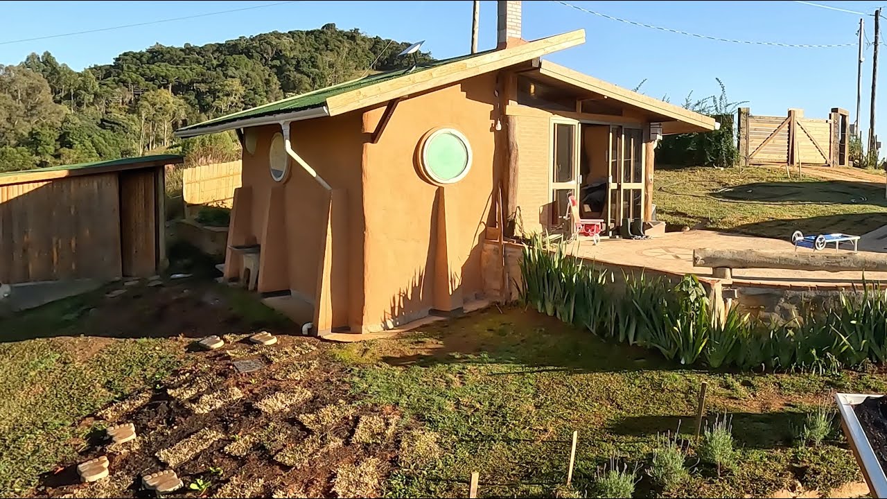 NÓS APRENDEMOS COM OS ERROS - CASA DE HIPERADOBE - YouTube