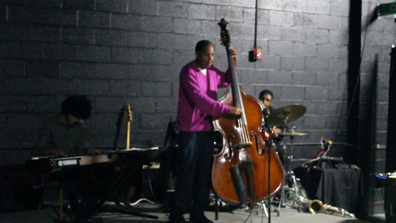 IN WALKED BUD SereNgeti Salute To Thelonious Monk Bob Hurst - YouTube