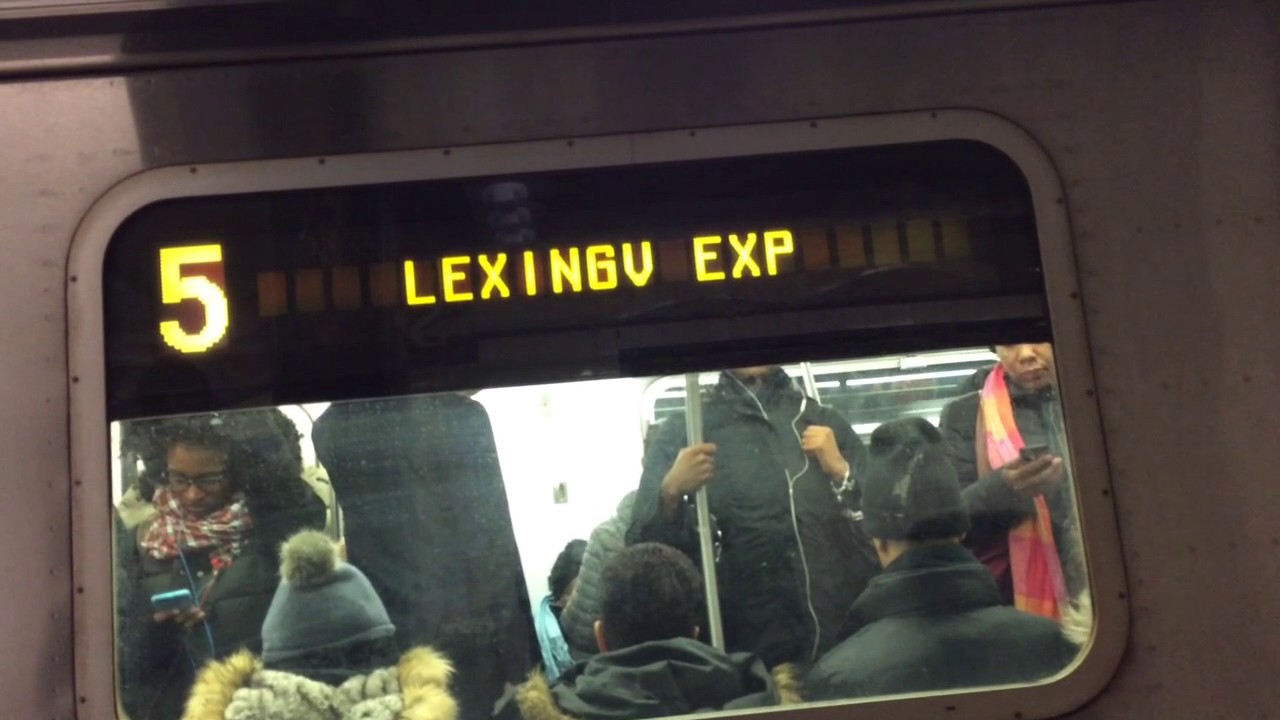 LCD Exterior sign Glitch on the R142 (5) train - YouTube