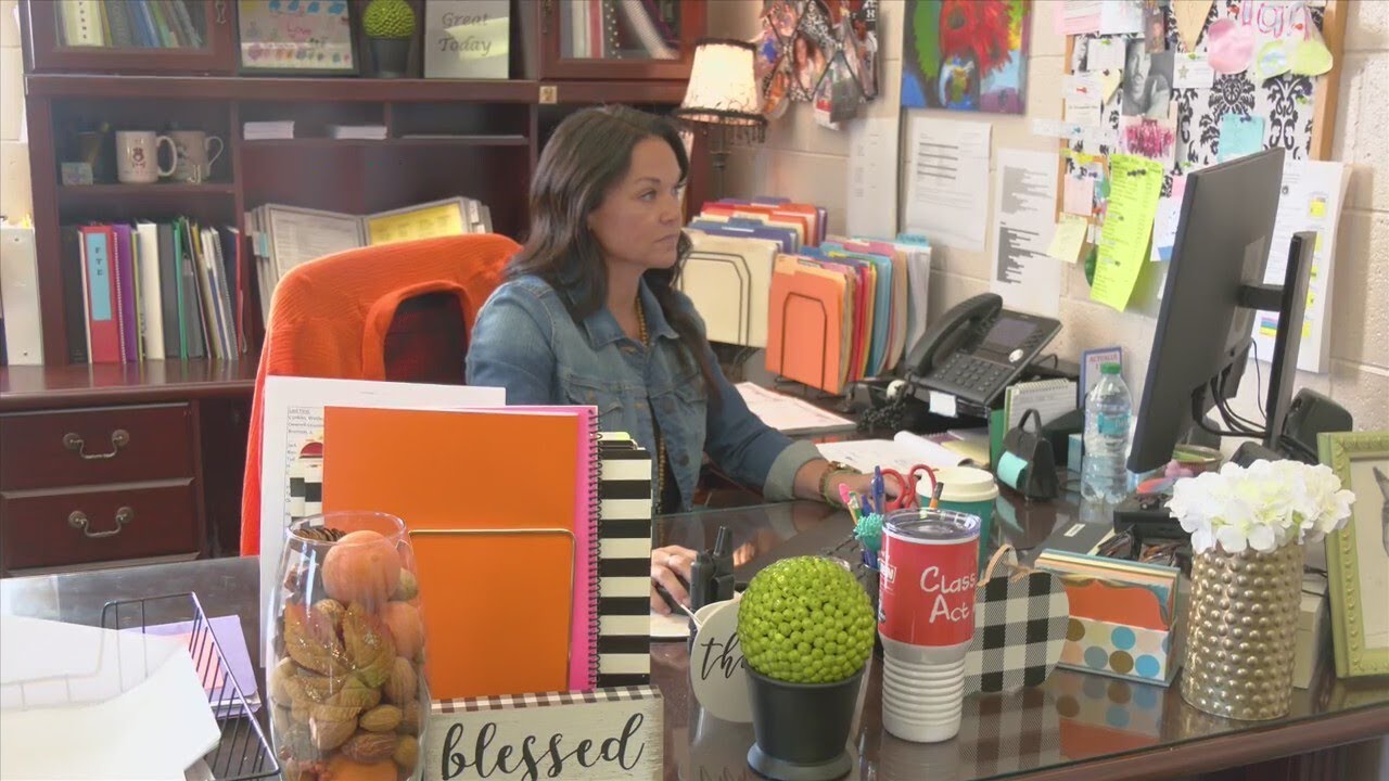 Jackson Alternative School counselor builds trust with students - YouTube