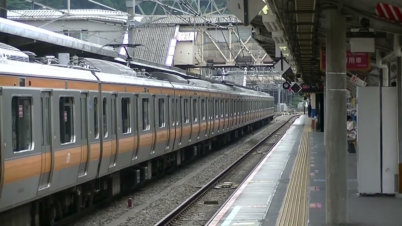 E353系 特急あずさ26号新宿行 高尾通過 - YouTube