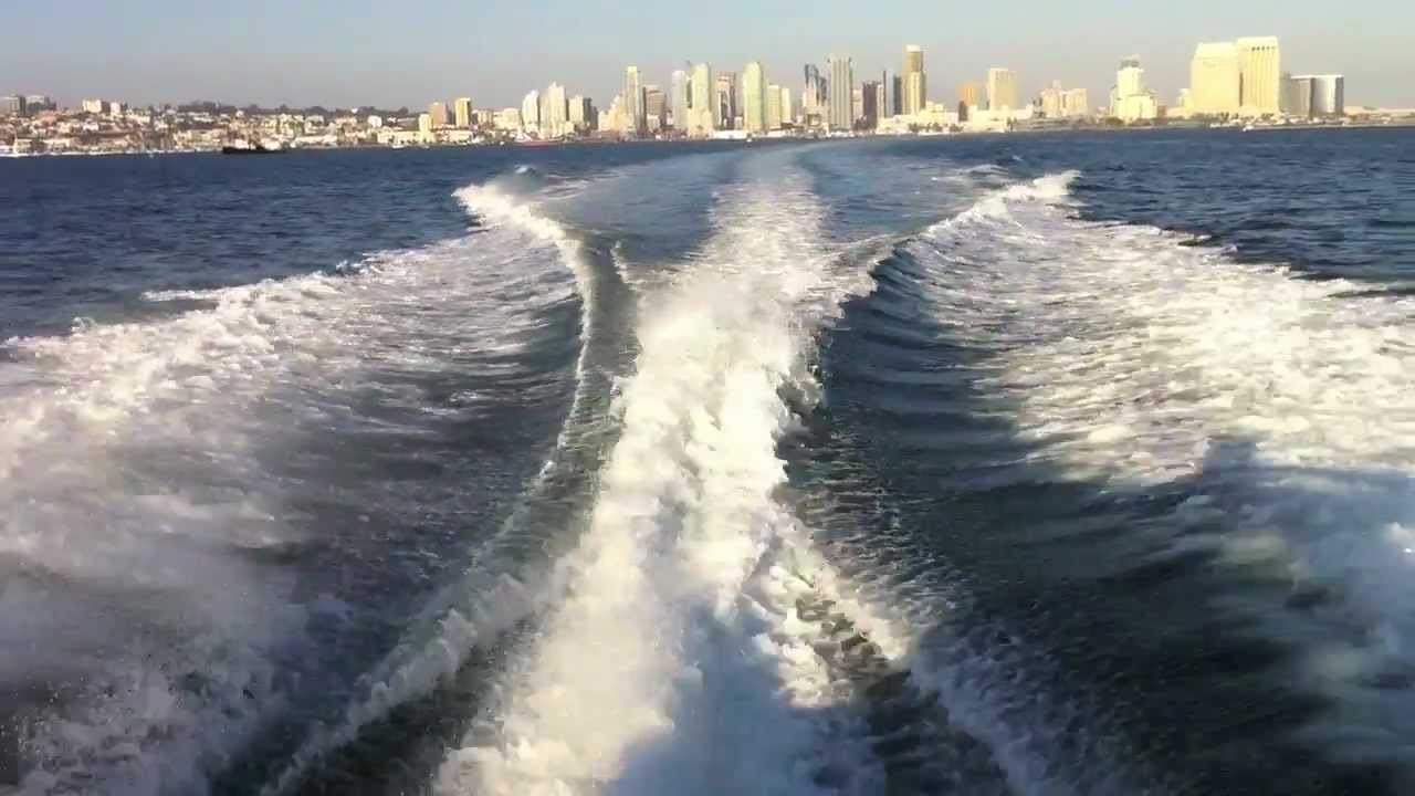 47' Searay Sundancer with Zeus Pods Hard Turns - YouTube