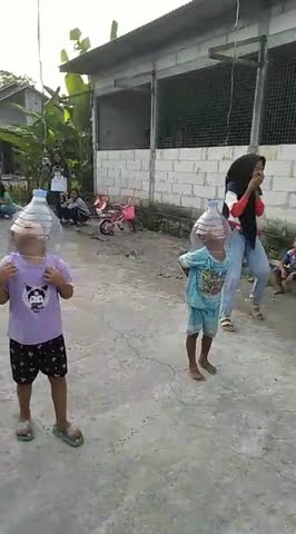 lomba pasang topi - YouTube