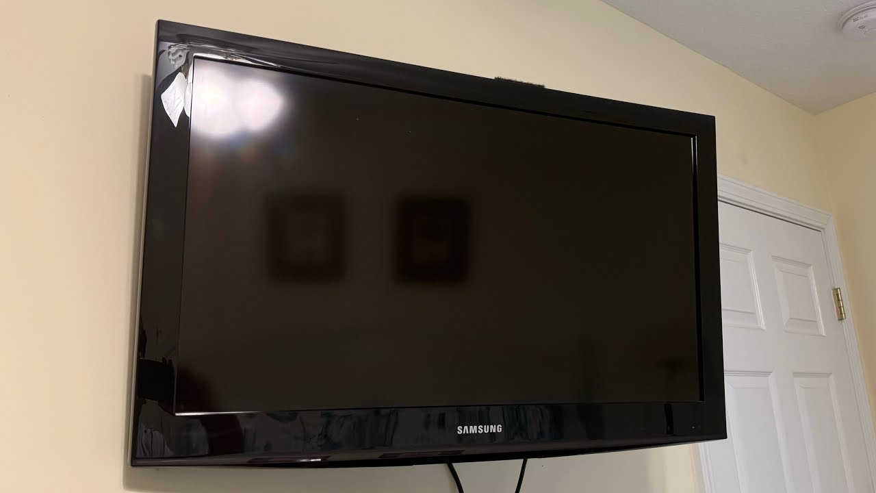 Samsung LN32D403E4D Television Set - YouTube