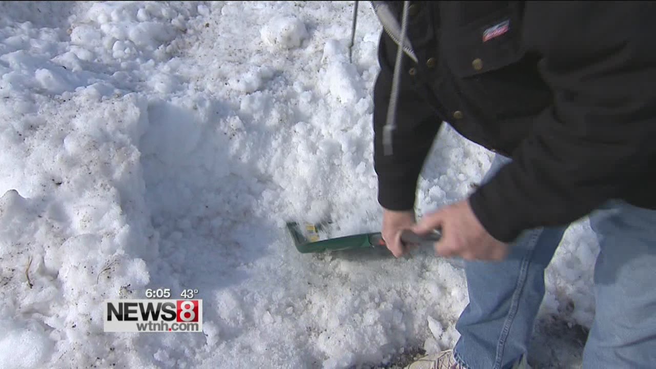 Volunteers offer to shovel for seniors and disabled in New London - YouTube