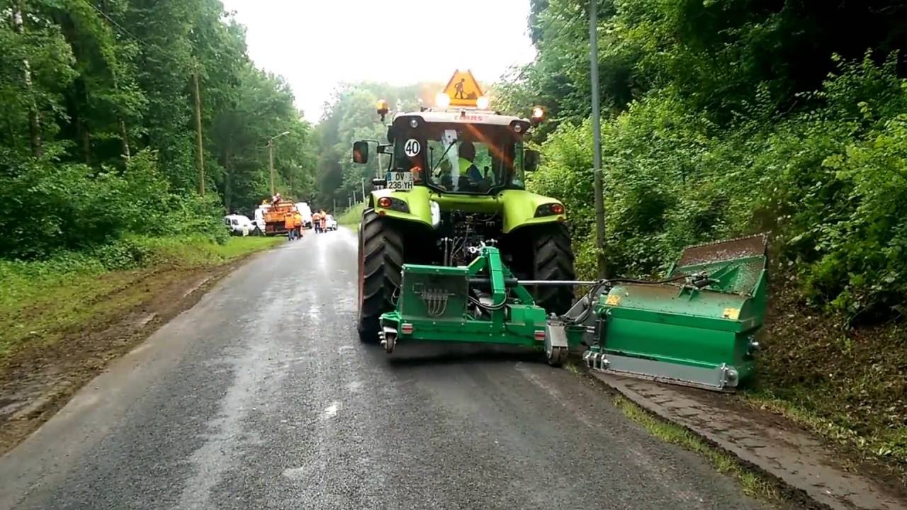 Démonstration de l'araseuse d'accotements - YouTube