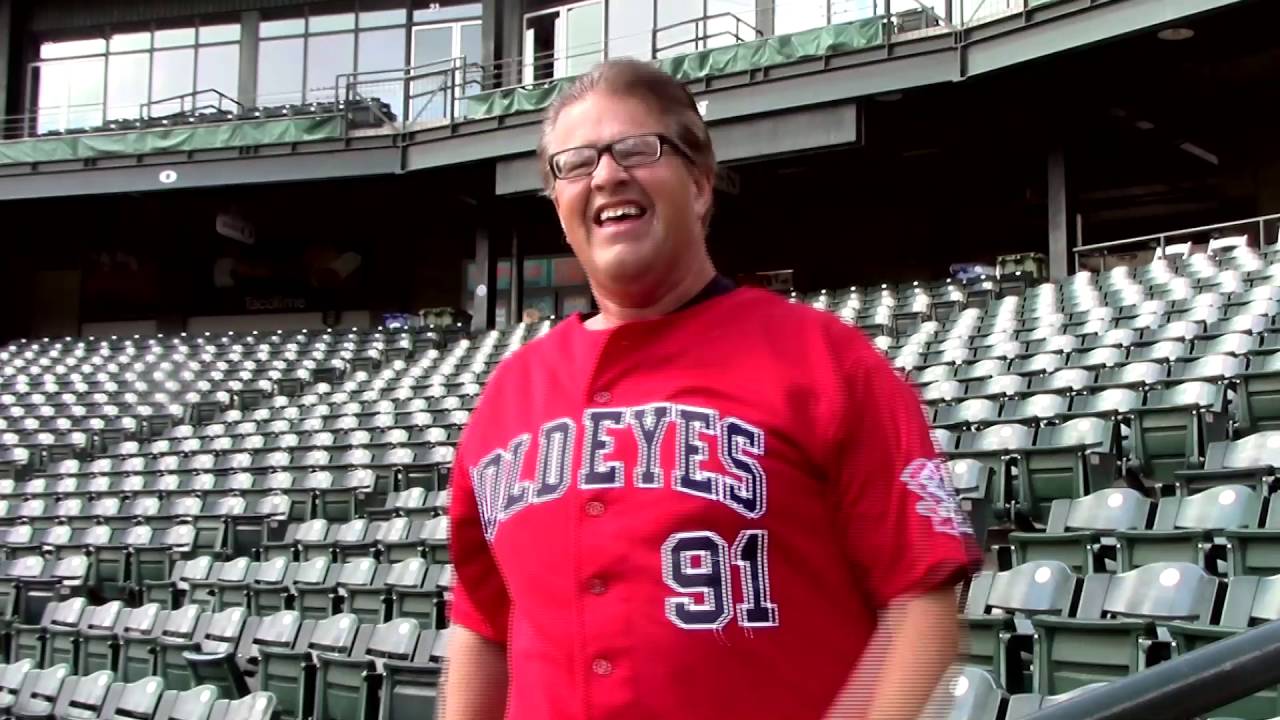 Dancing Gabe Does the 7th Inning Stretch - YouTube