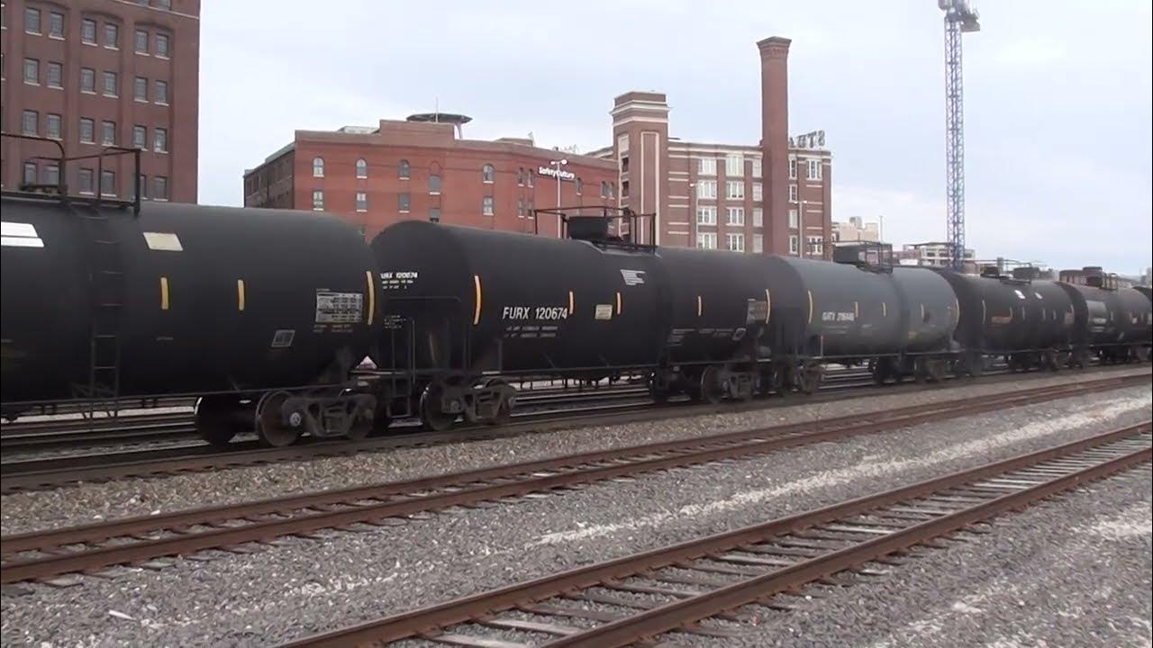 BNSF #5359 Leads WB Mixed Freight with BNSF Warbonnet Trailing. Kansas City, MO 1/7/23 - YouTube