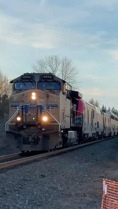 UP 5894 takes A11(5) - YouTube