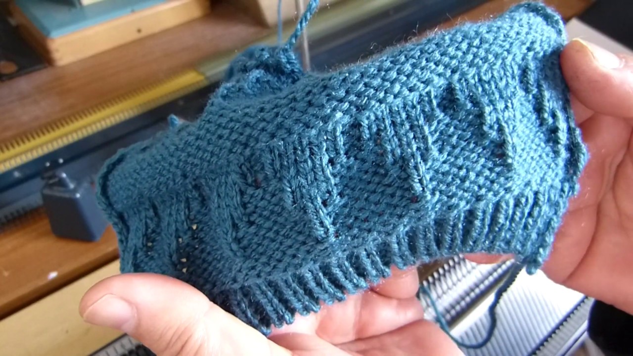 Motif sur machine à tricoter singer double fonture - YouTube
