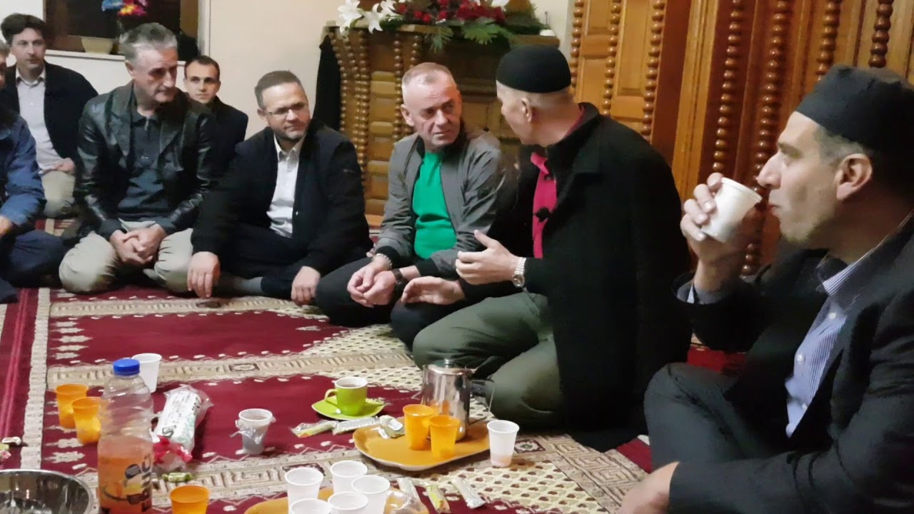 Hfz. Husein ef. Čolaković posle predavanja u jedoj od dzamija u ...