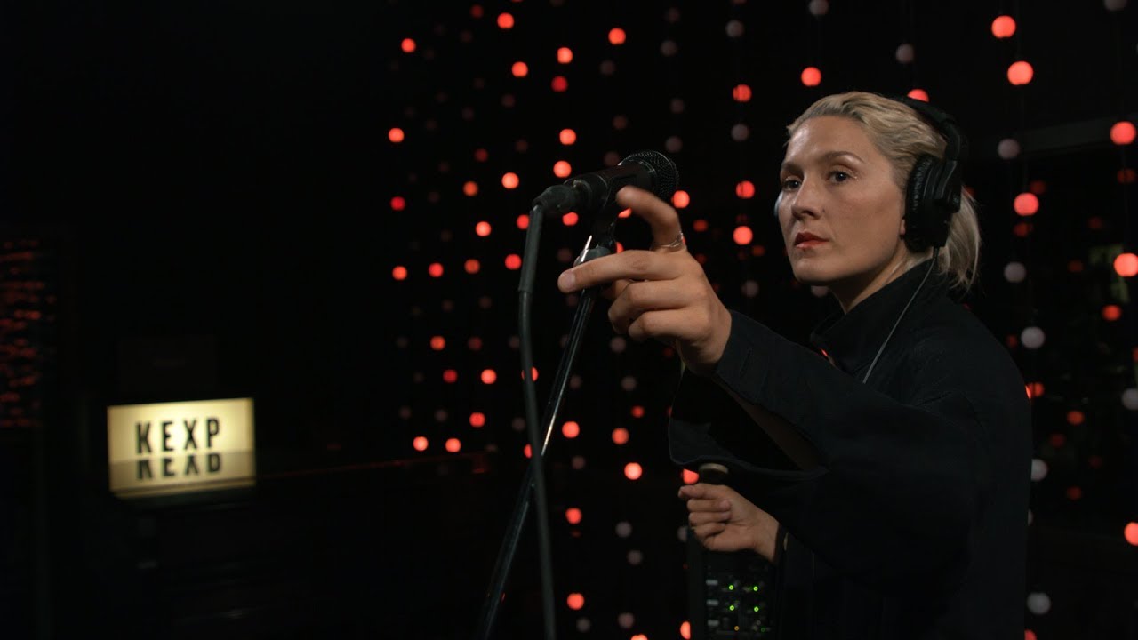 Cate Le Bon - Full Performance (Live on KEXP) - YouTube