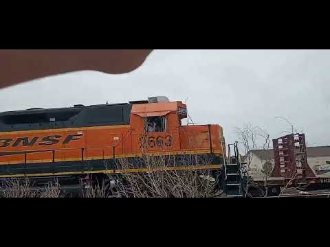 BNSF GP39-3R 2663 Leads A Short Manifest With Cool Crew In El Paso Texas 4-12-24 - YouTube