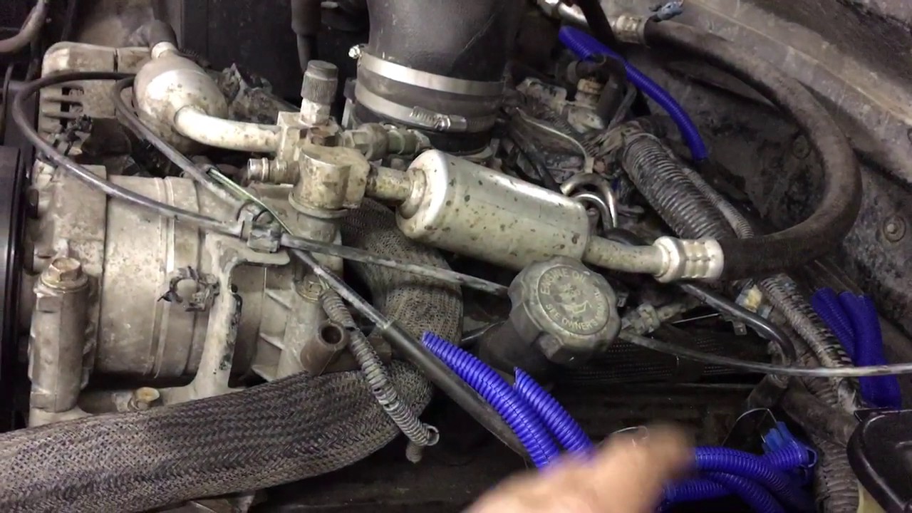 5.7 vortec cylinder head removal - YouTube