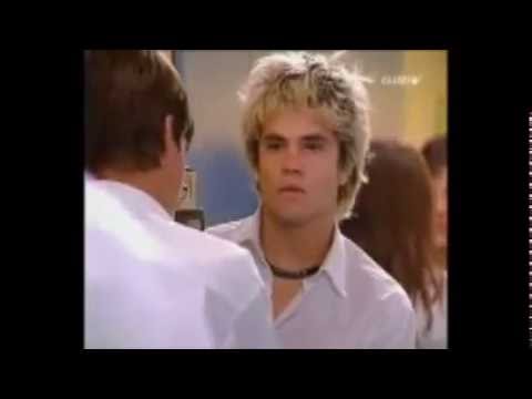 Rebelde vs Rebelde Way Gaston/ Blas le regala un collar a Mia - YouTube
