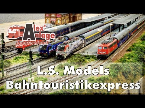 Nice model of a german touristic sleeper train in H0 Gauge