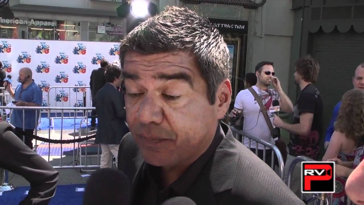 George Lopez at The Rio Premiere - YouTube