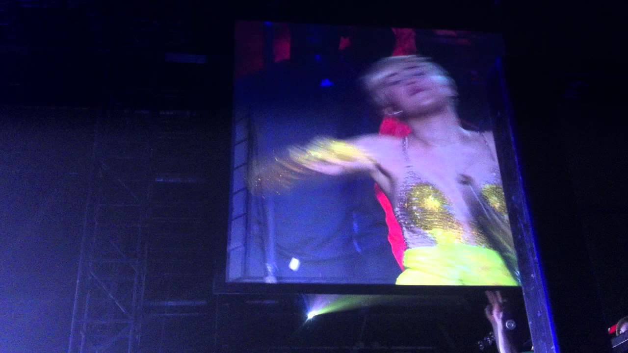 Miley Cyrus - FU - Live Montpellier 2014 - YouTube