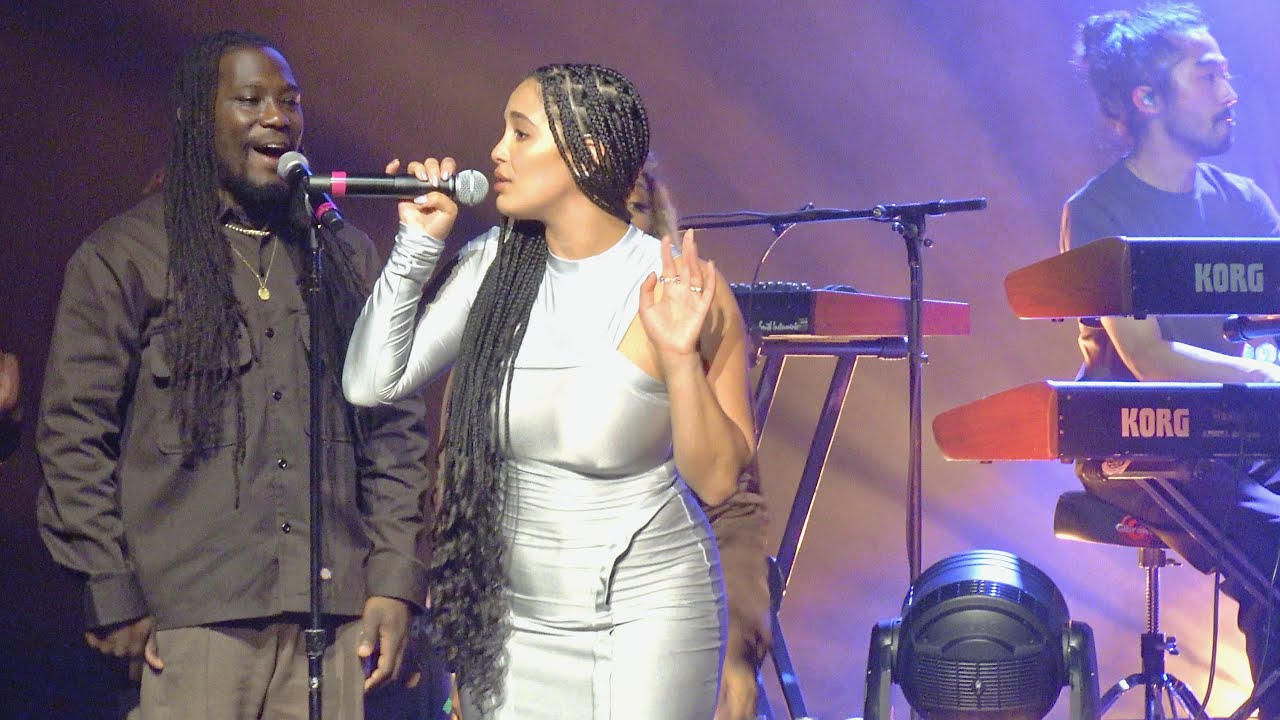 Jorja Smith introduces her band, live at the Fox Theater, August 28 ...