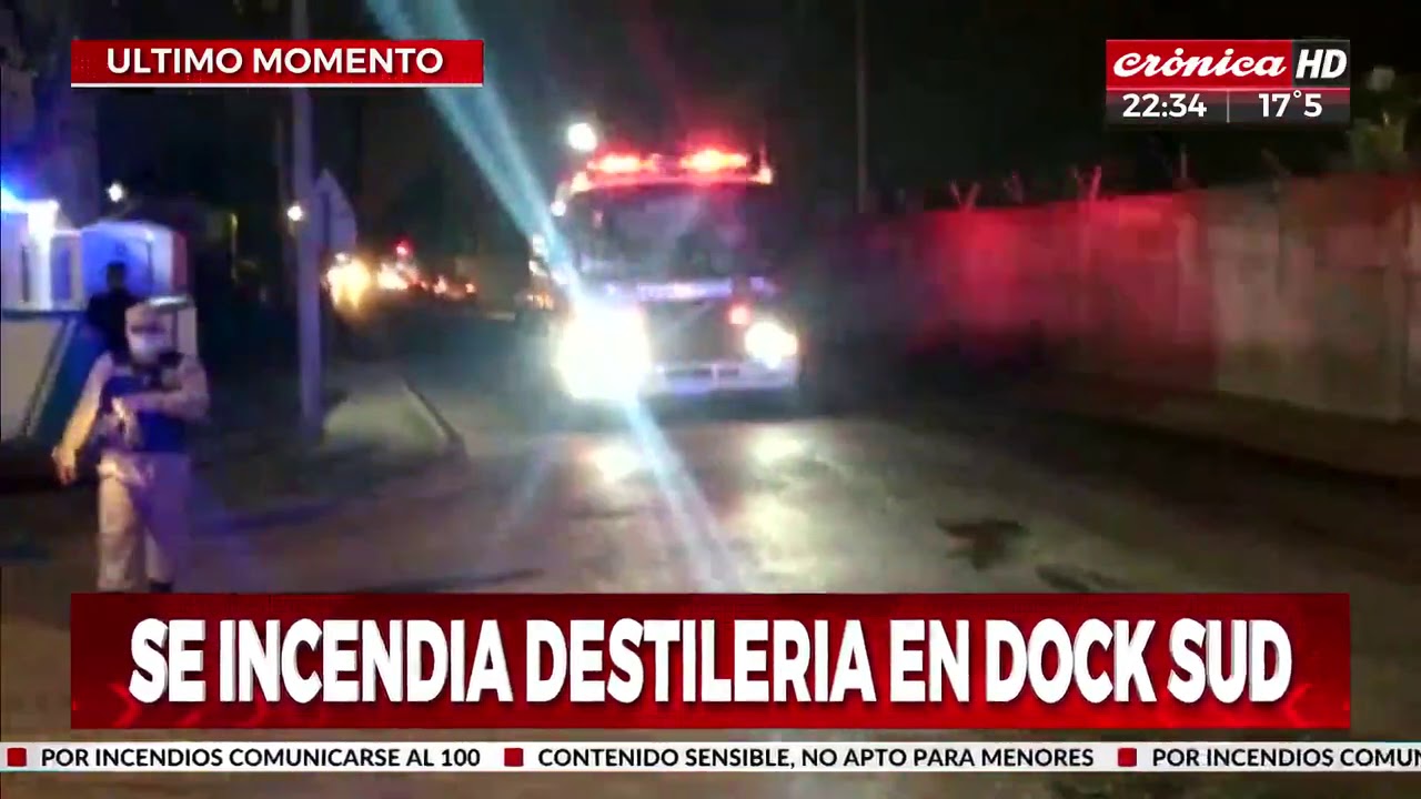 Se incendia destilería en Dock Sud - YouTube