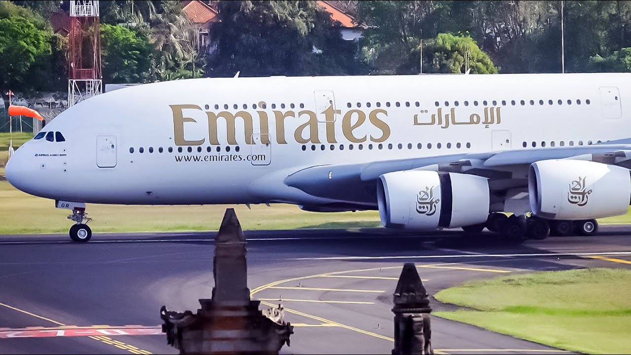 AMAZING EMIRATES A380 TUCH DOWN AT BALI |Plane spotting Denpasar DPS ...