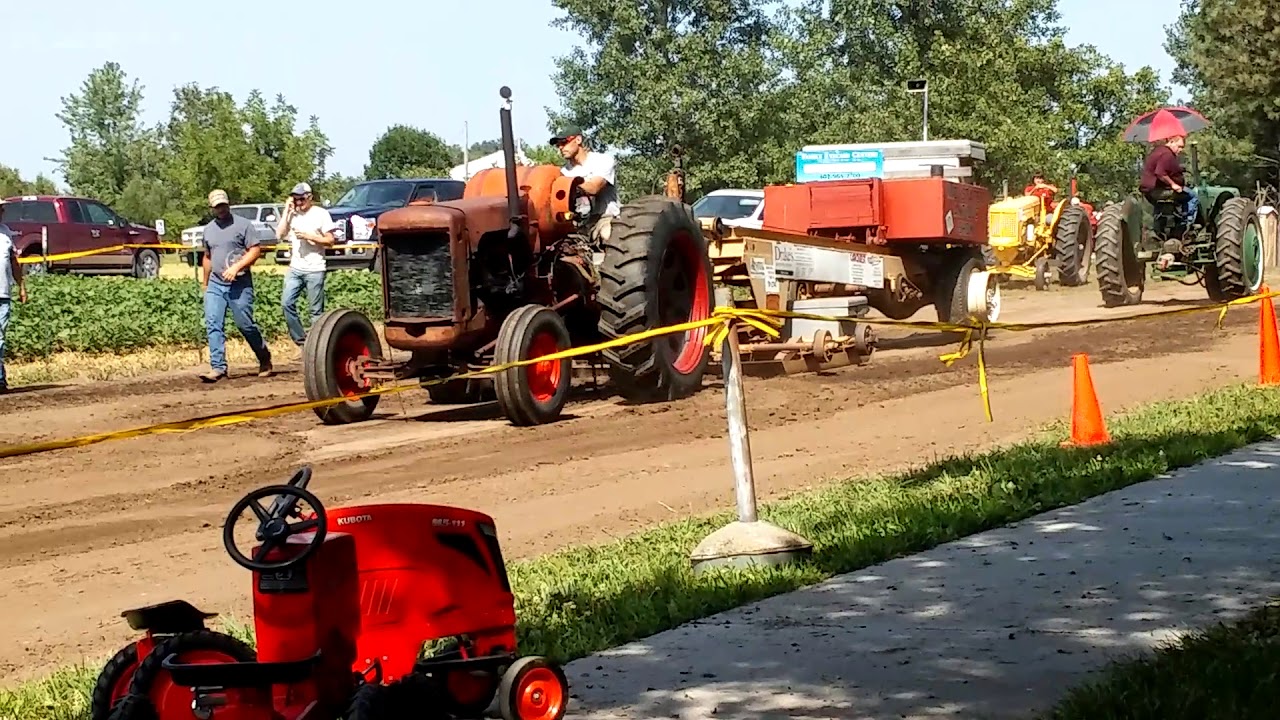 1951 Case LA propane tractor pulling 2019 Mid States Antique Tractor ...