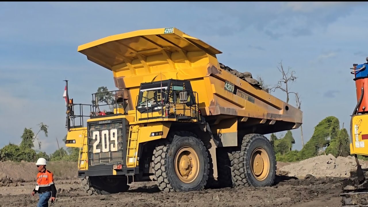 Komatsu HD 785-7 muatan 100 Ton #Komatsu #HD785 #anaktambang #batubara ...