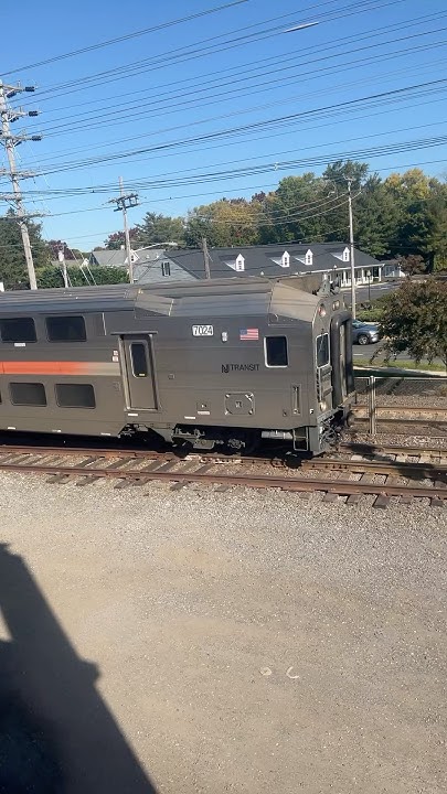 NJ Transit Train 7024 through Little Silver - YouTube