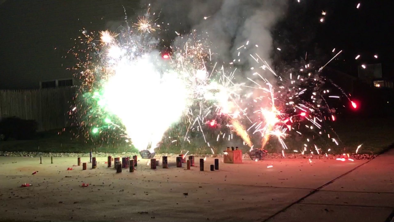 Fountain Fireworks: Exodus Fountain ,Caped Crusader,Poking the Bear ...